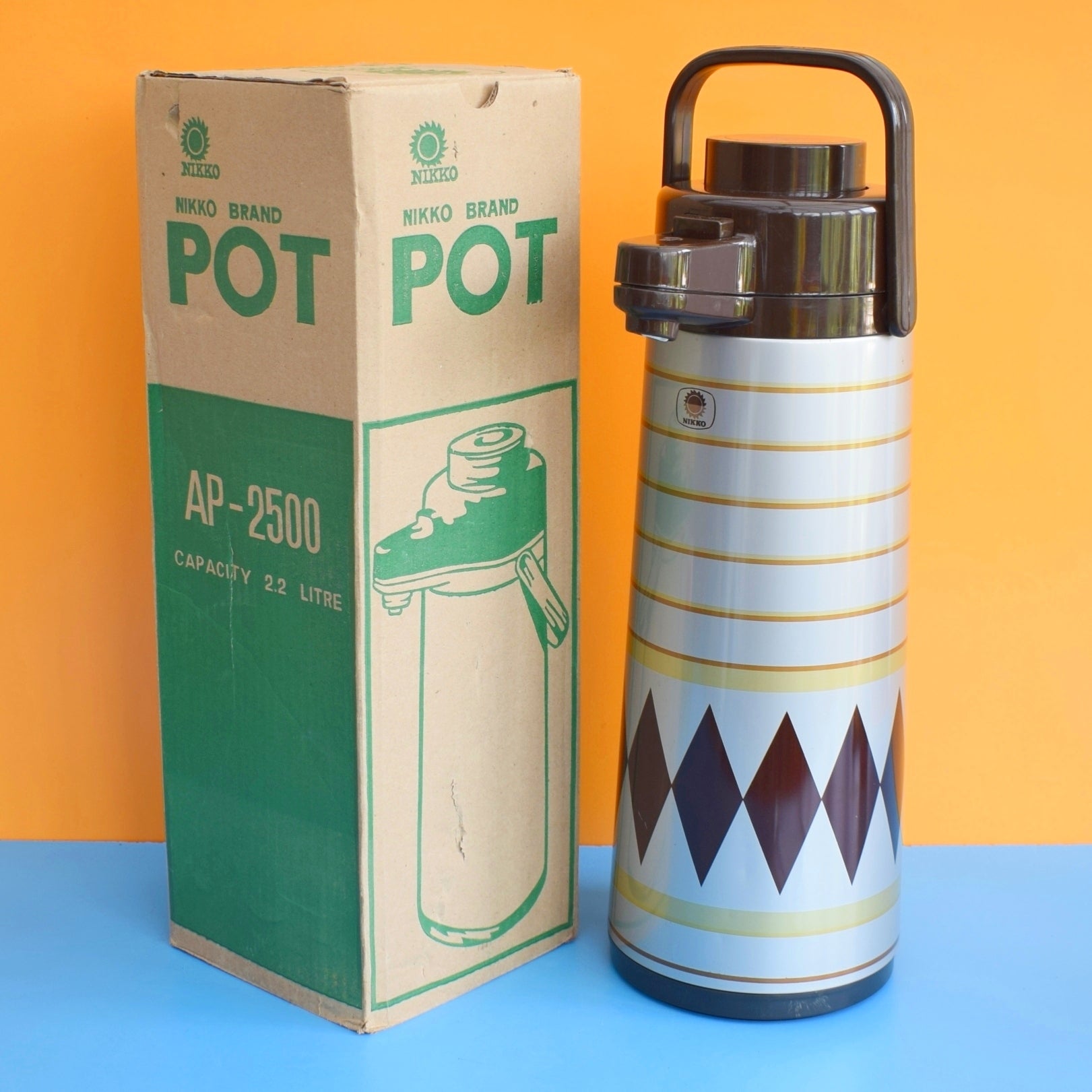 Vintage 1970s Air Pump Flask - Boxed - Silver & Brown – Pineapple Retro