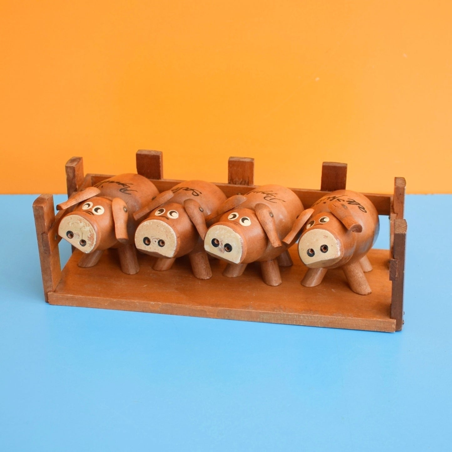 Vintage 1960s Wooden Pig Spice Pots In Stye – Pineapple Retro