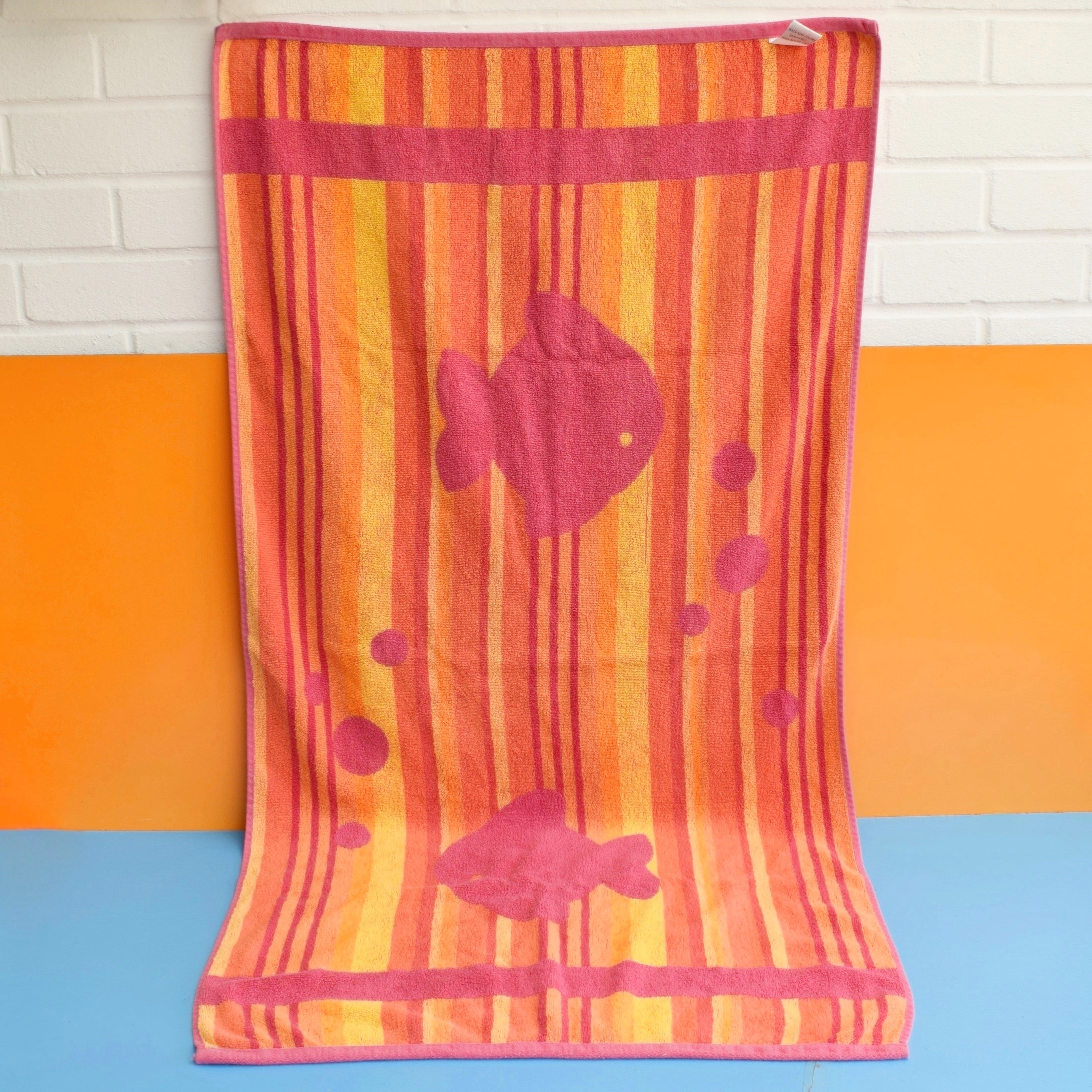 Vintage 1980s Bath Towel - Fish Design - 2 Colours – Pineapple Retro