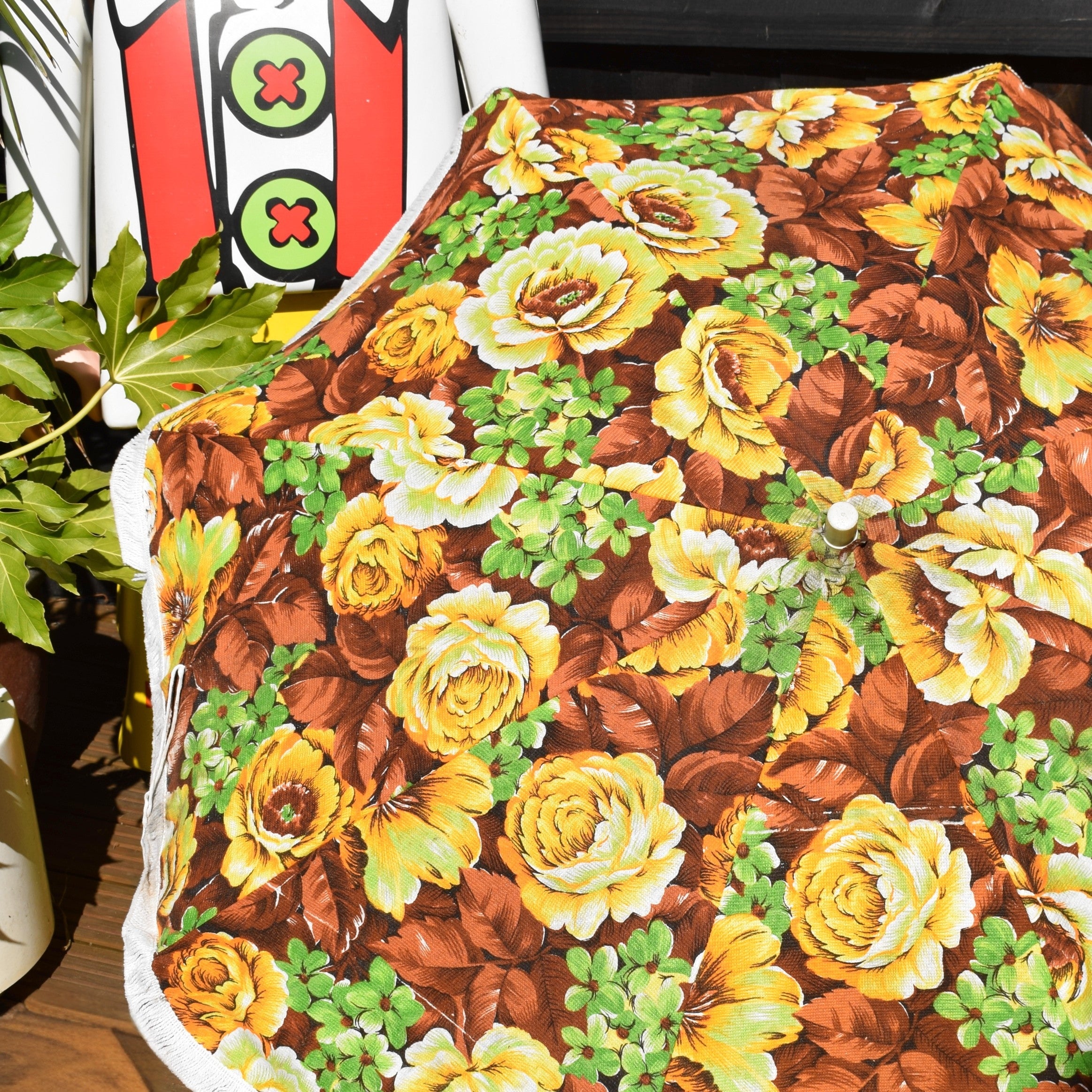 Vintage 1960s Garden Parasol - Flower Power - Yellow & Brown ...