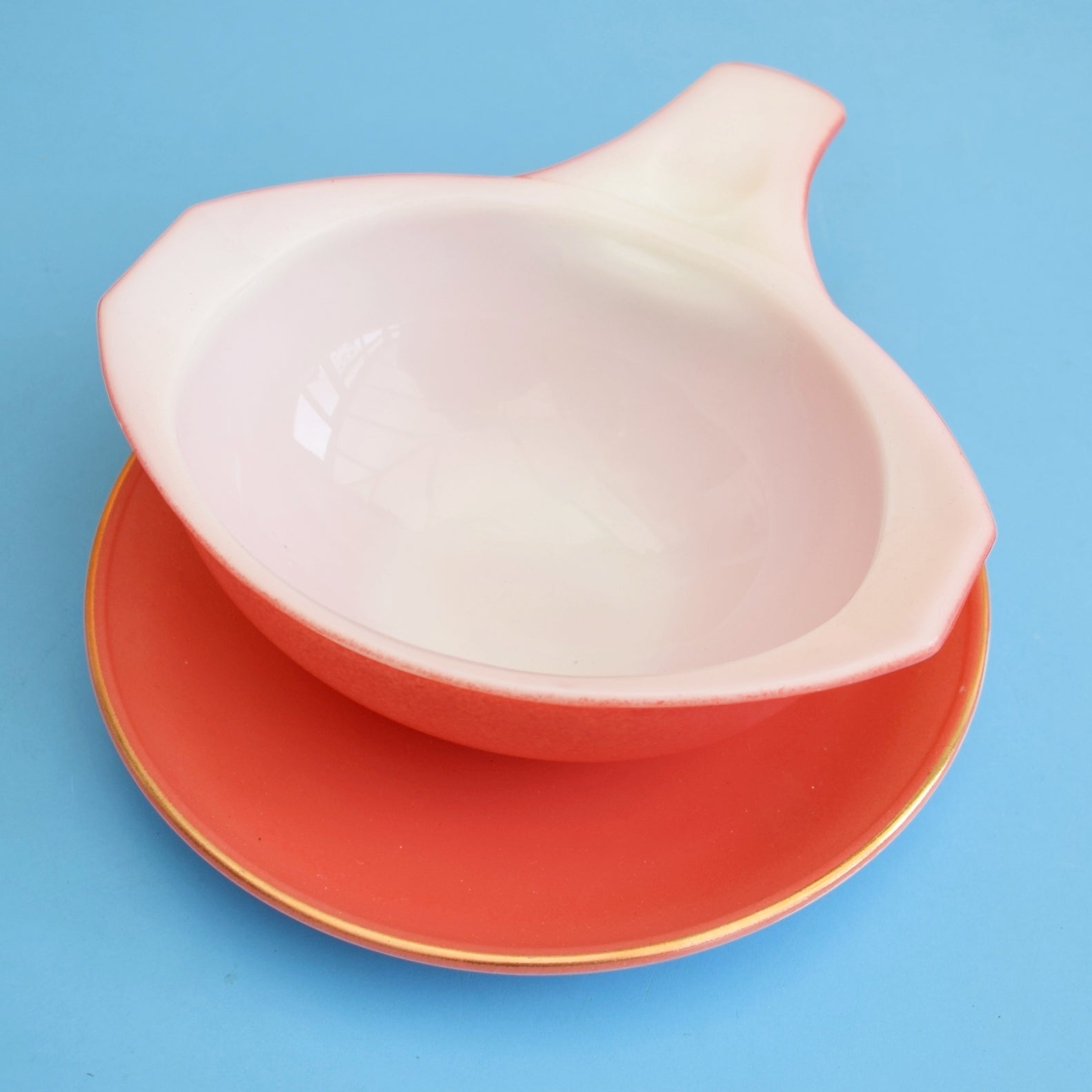 Vintage 1950s Pyrex Glass - Coral Pink - Sauce/ Gravy Boat – Pineapple ...