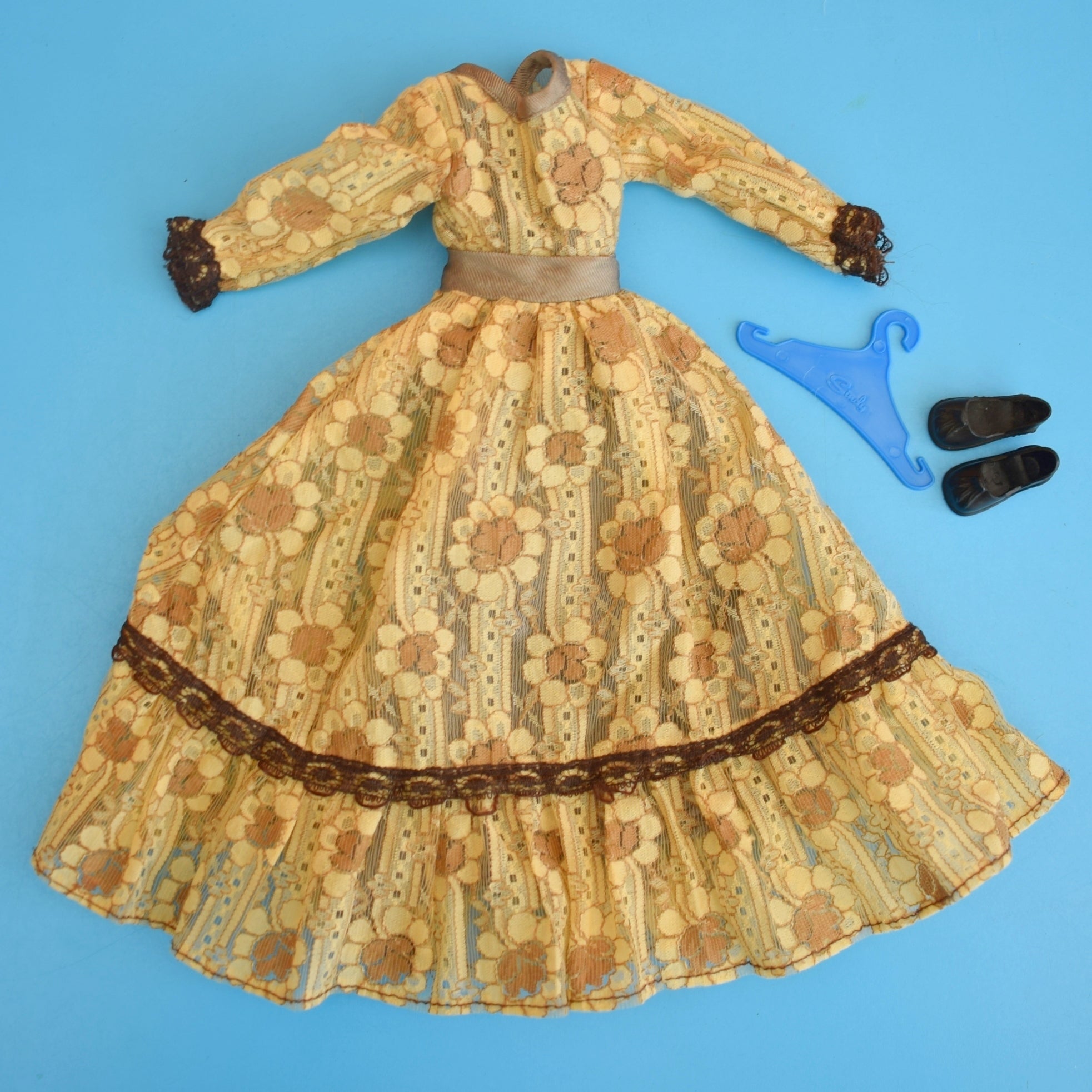 Vintage 1970s Sindy Doll Premiere Girl Set – Pineapple Retro