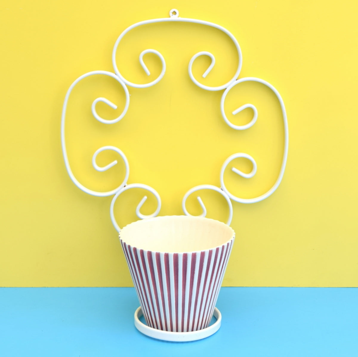 Vintage 1950s Atomic Wall Planter & Hornsea Pot - White & Red ...