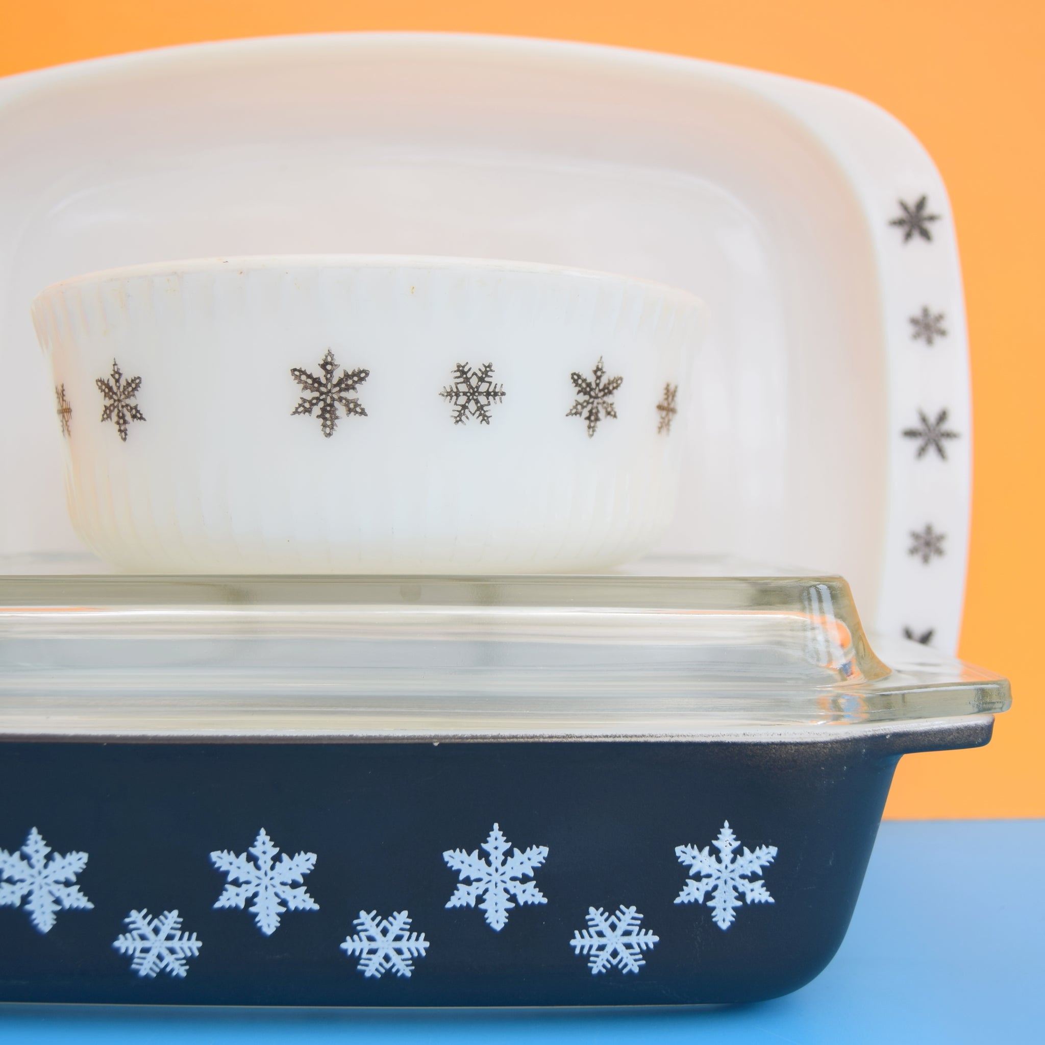 Vintage 1950s Pyrex - Snowflake Casserole / Tray / Dish - Black ...