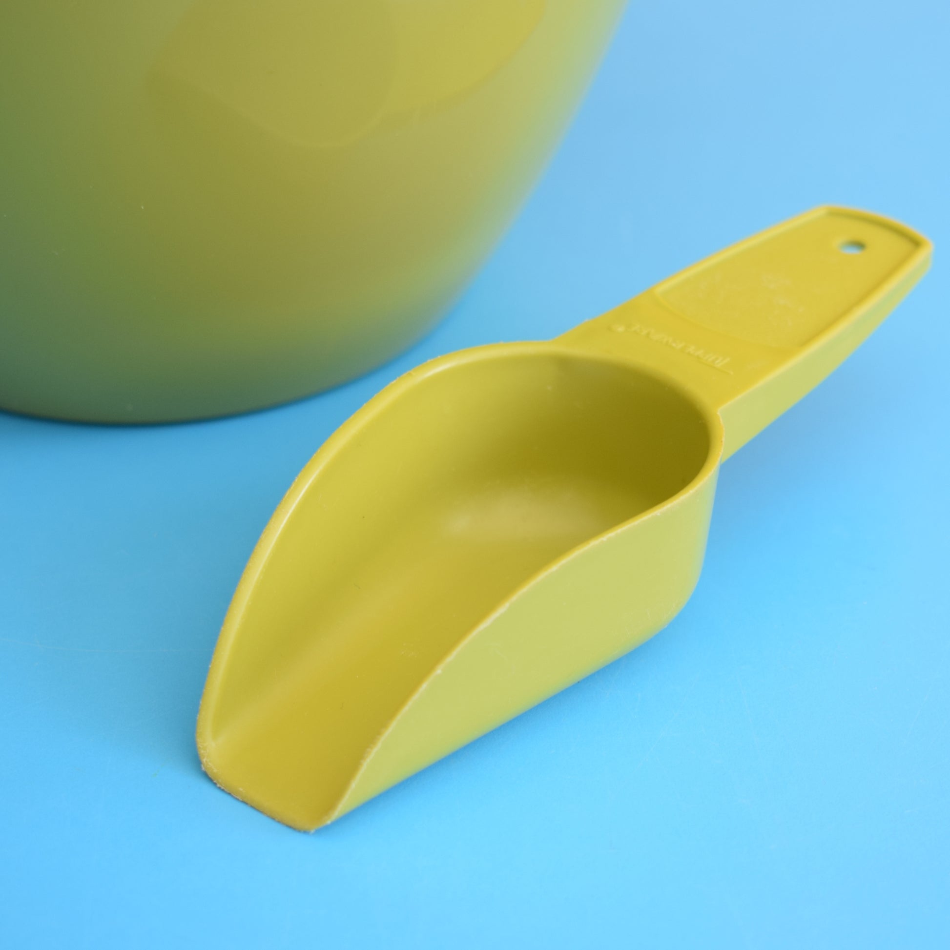 Vintage 1960s Tupperware Container/ Scoops- Green – Pineapple Retro