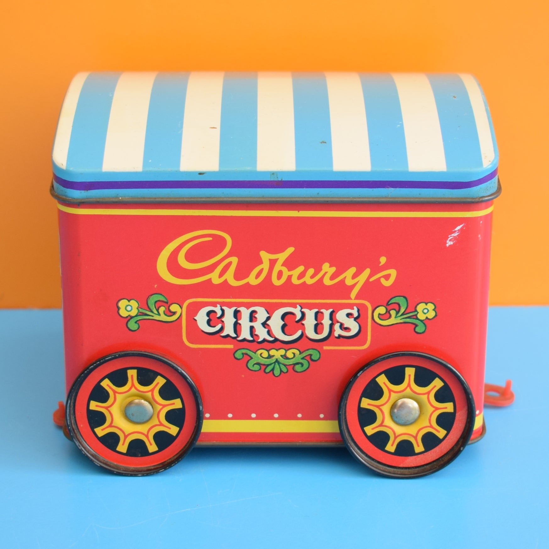 Vintage 1970s Metal Circus Train Tin - Cadbury's – Pineapple Retro